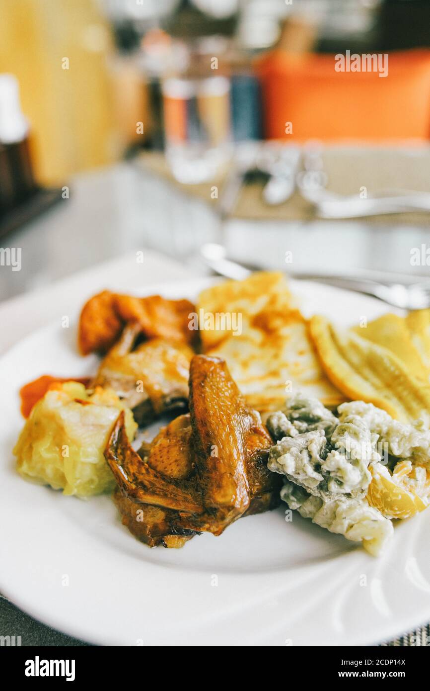 Bird food buffet hi-res stock photography and images - Alamy