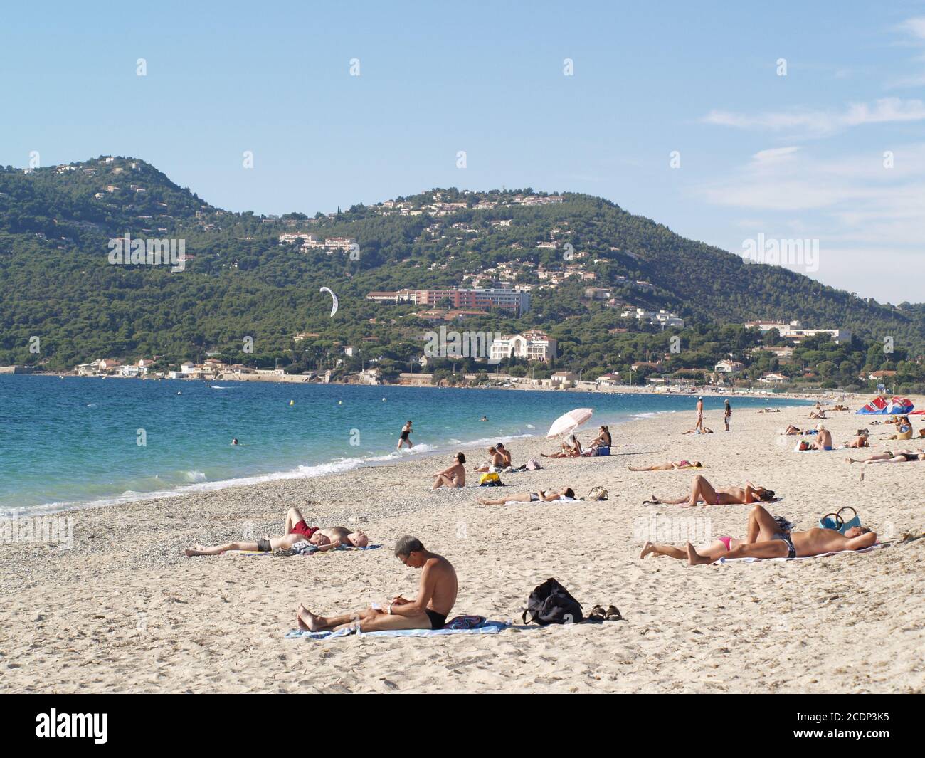 Bathers to the Almanarre beach Hyeres Stock Photo - Alamy