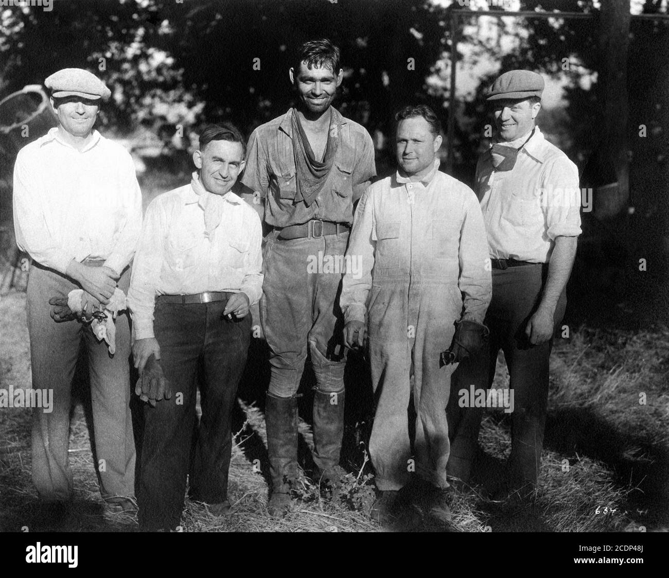 On set candid love scenes Black and White Stock Photos & Images - Alamy