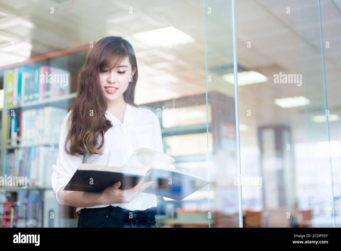 Asian girl library hi-res stock photography and images - Alamy