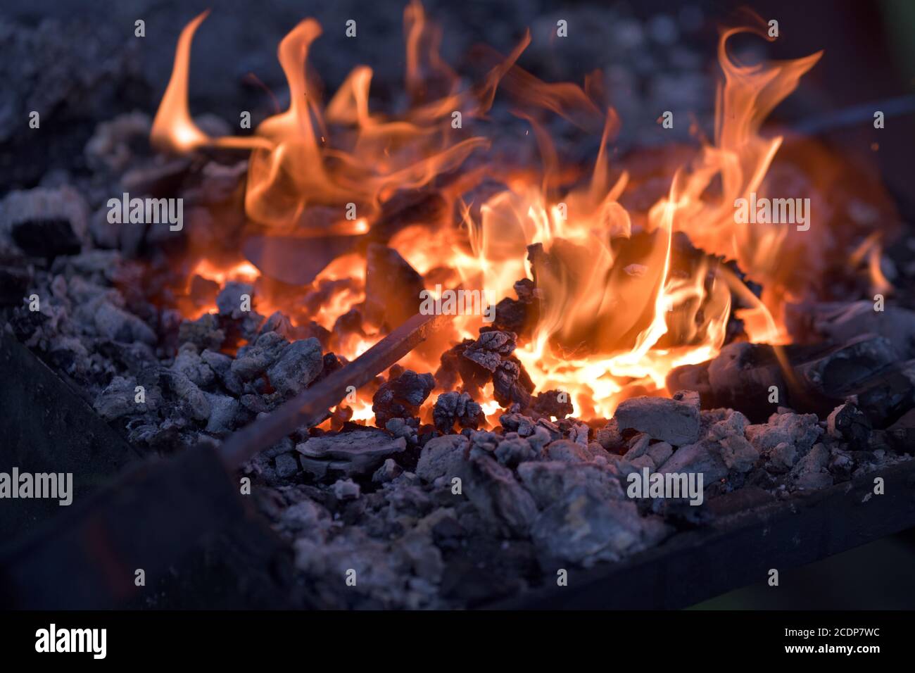 Flames and embers hi-res stock photography and images - Alamy