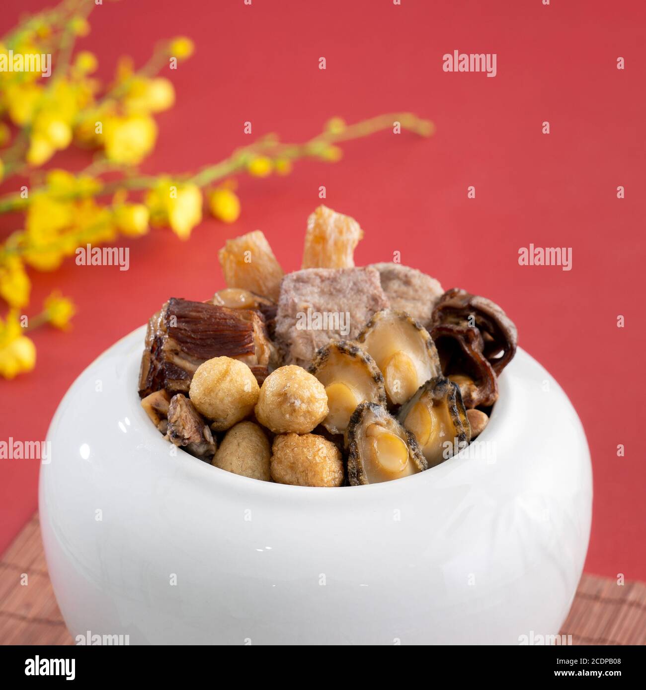 Traditional food of Chinese lunar new year, Buddha jumps over the wall ...