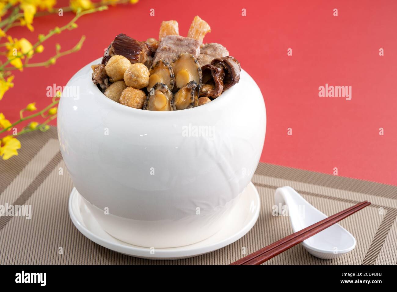 Traditional food of Chinese lunar new year, Buddha jumps over the wall ...