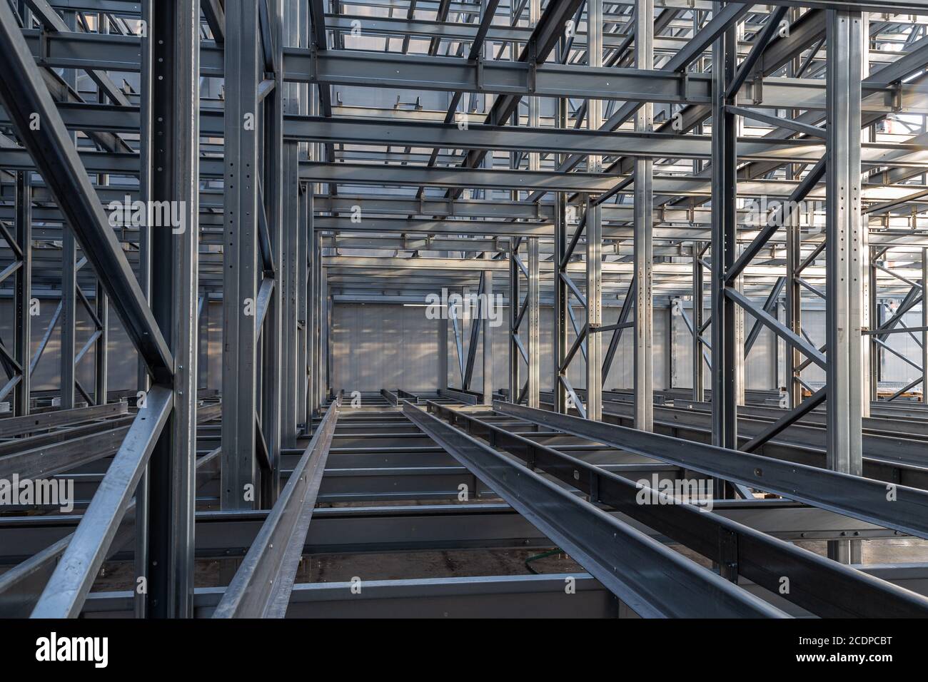 Steel structure of a high rack warehouse Stock Photo - Alamy