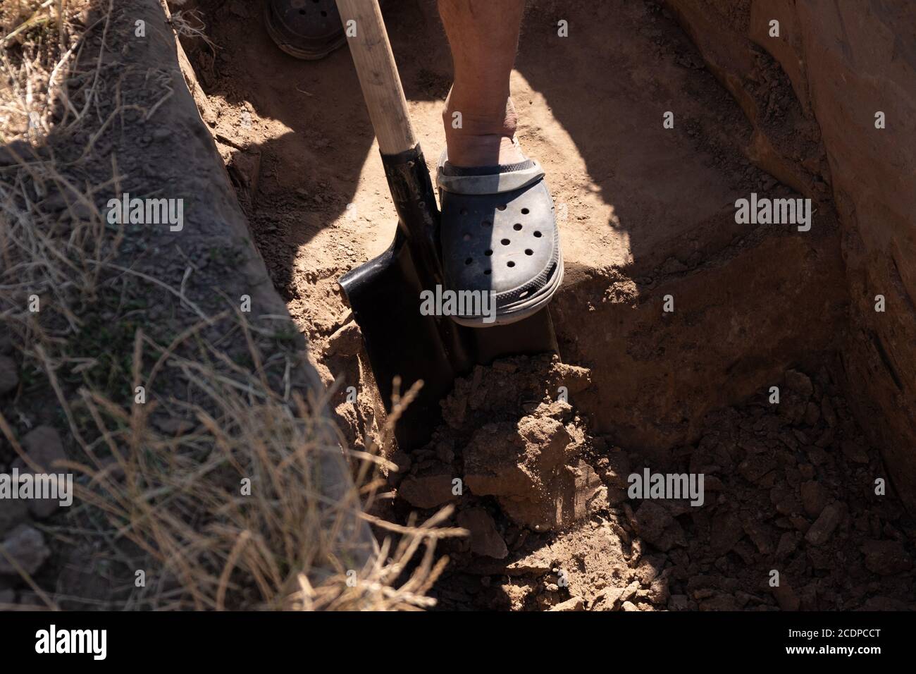 funeral services, man digging a hole in the cemetery Stock Photo - Alamy