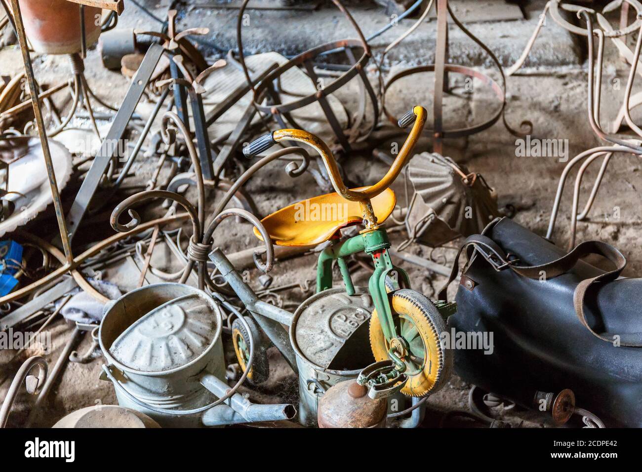 Scrap cycle hi-res stock photography and images - Alamy