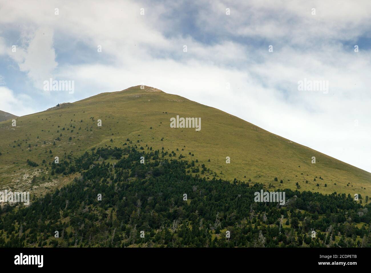 Mountains range pyrenees hi-res stock photography and images - Alamy