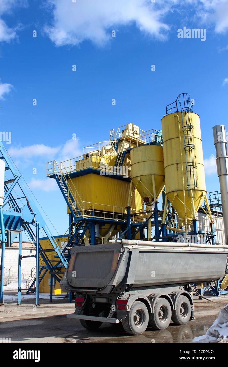 Sand loading tower hi-res stock photography and images - Alamy