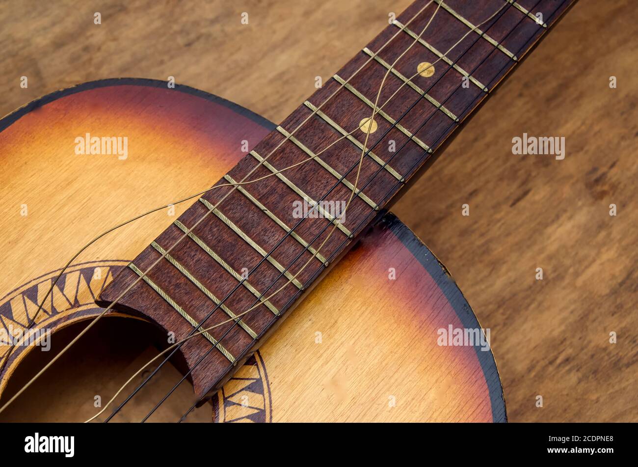 Classical guitar broken string hi-res stock photography and images - Alamy Classical guitar broken string hi-res stock photography and images - Alamy