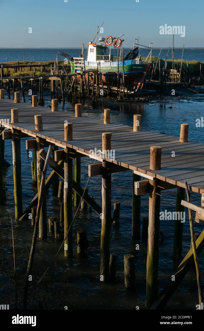 Harbor dock docks hi-res stock photography and images - Alamy