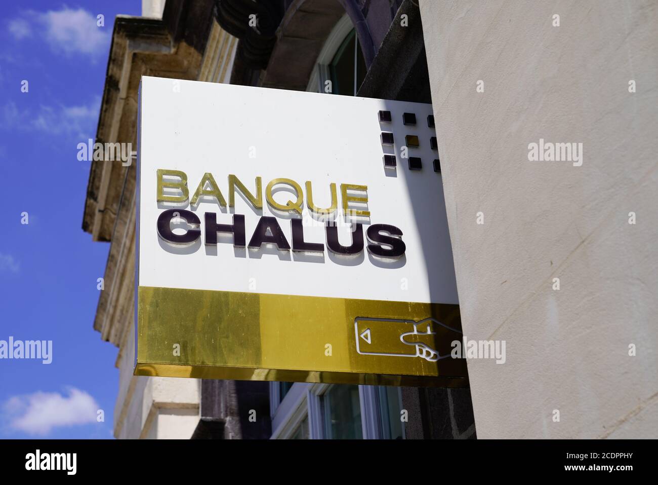 Bordeaux , Aquitaine / France - 08 25 2020 : banque chalus golden logo ...