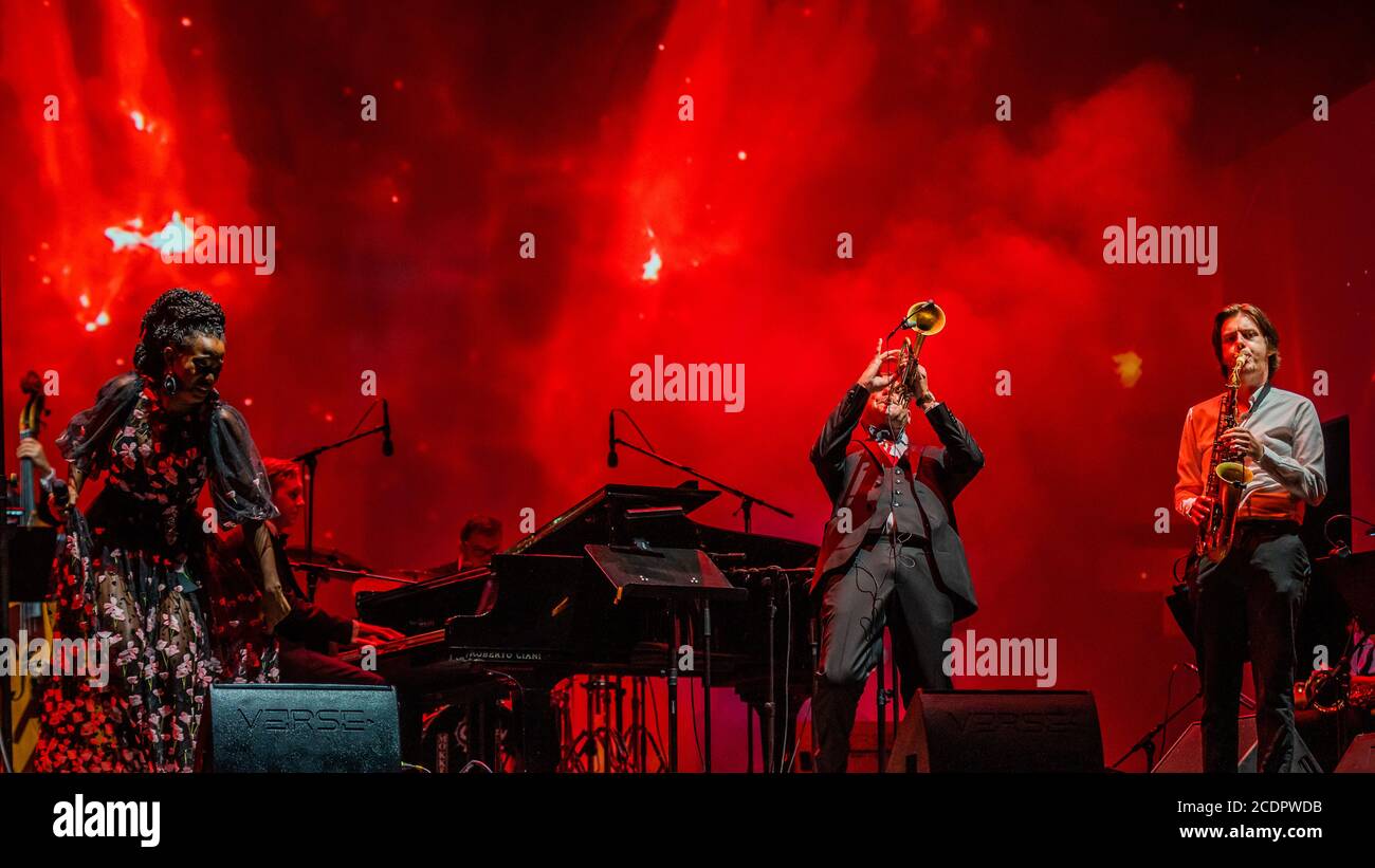 The three divas hi-res stock photography and images - Alamy