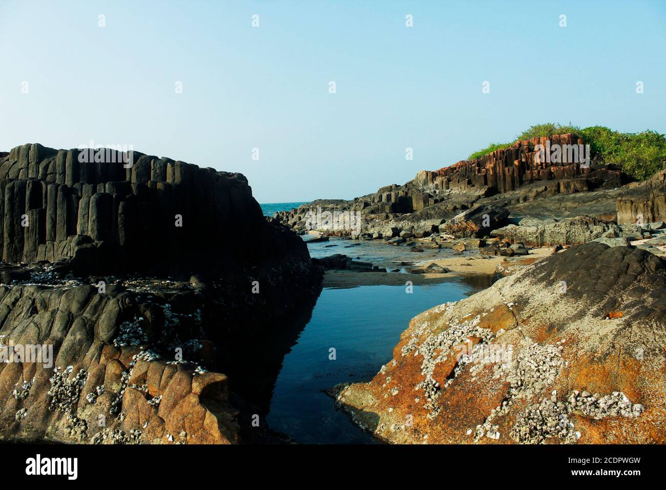 Rocky beaches india hi-res stock photography and images - Alamy