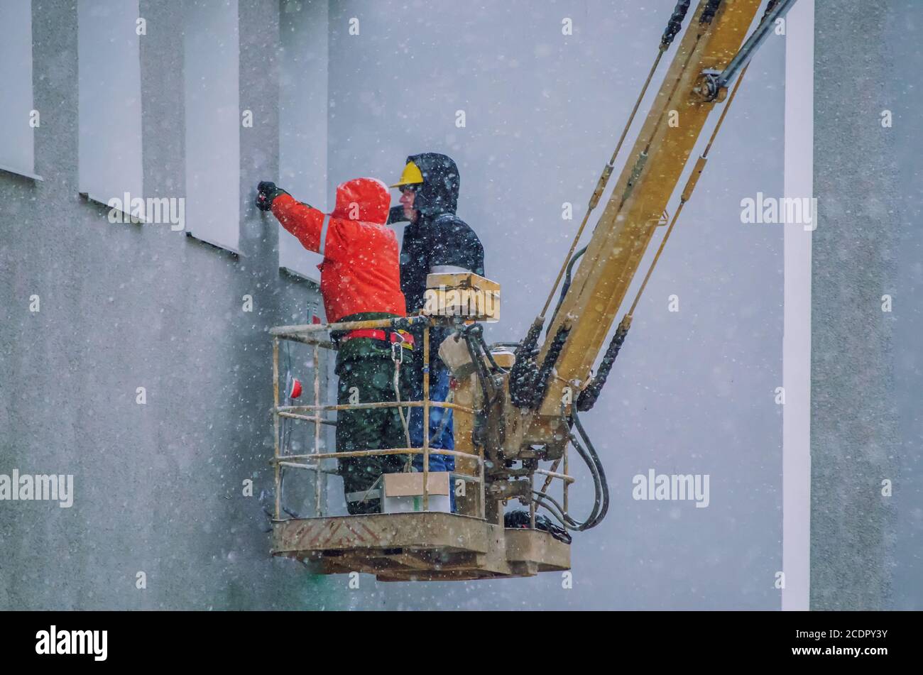 Rigger crane hi-res stock photography and images - Alamy