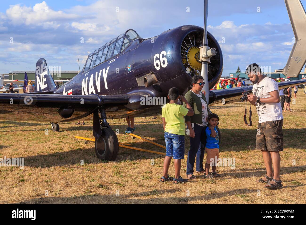 Ww2 era hi-res stock photography and images - Alamy