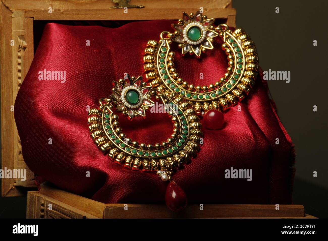 Indian gold jewellery hi-res stock photography and images - Alamy