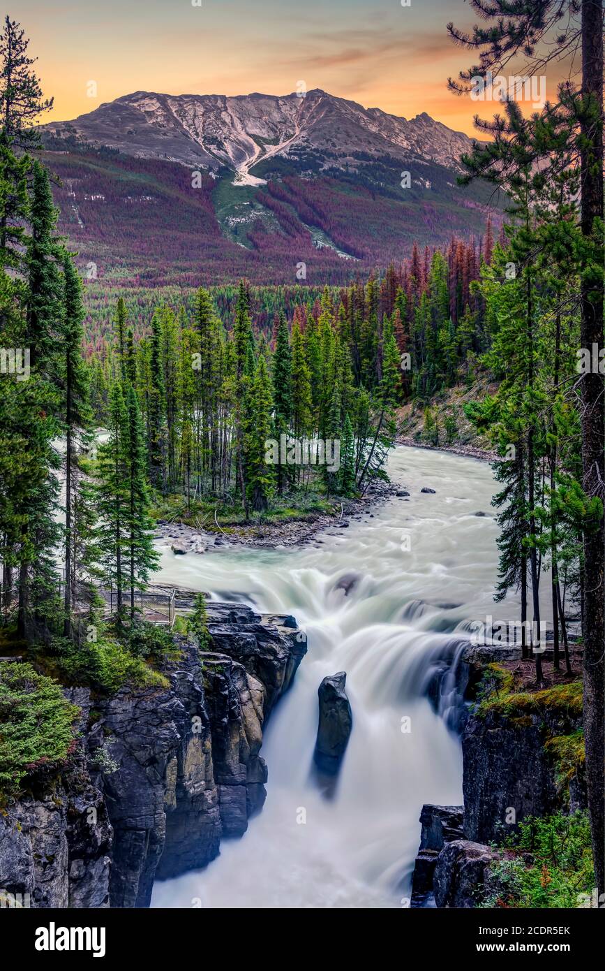 Sunwapta falls canada hi-res stock photography and images - Alamy
