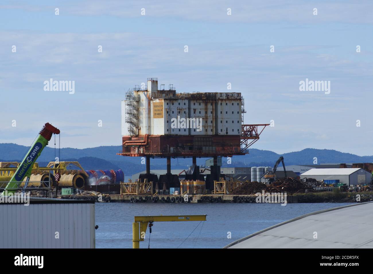 Decommissioning and dismantling of Accommodation platform from North ...