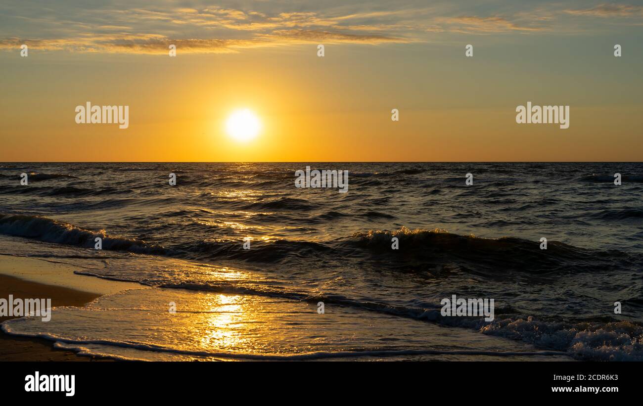 Gold sunrise hi-res stock photography and images - Alamy