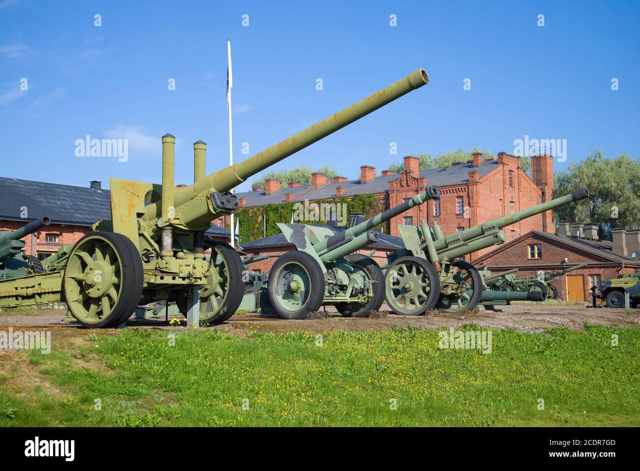 HAMEENLINNA, FINLAND - JULY 24, 2018: Old artillery guns in a military ...