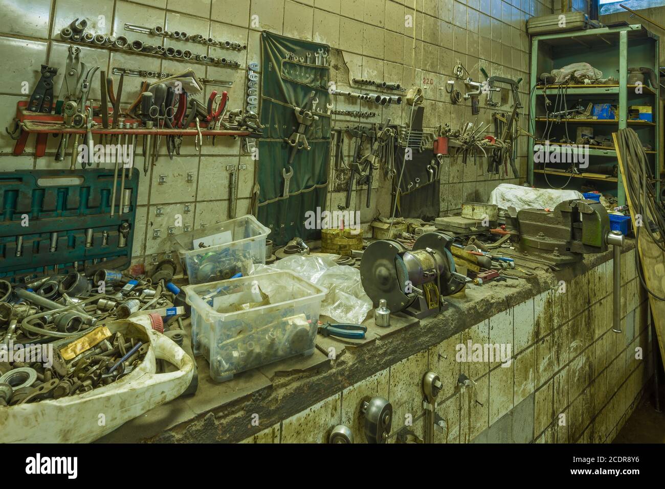 Untidy workplace hi-res stock photography and images - Alamy