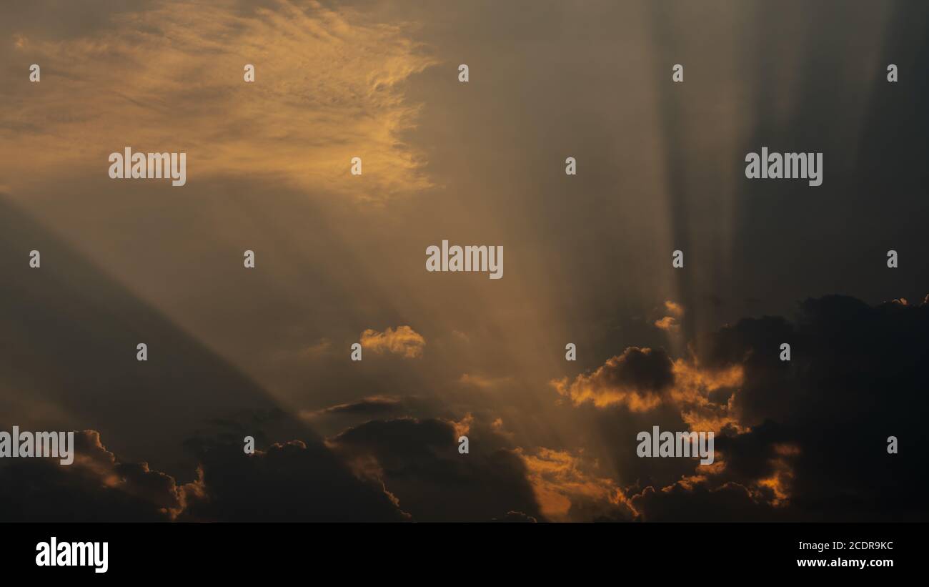God rays hi-res stock photography and images - Alamy