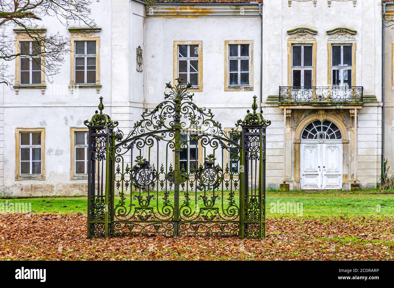Wrought iron gates closed hi-res stock photography and images - Alamy