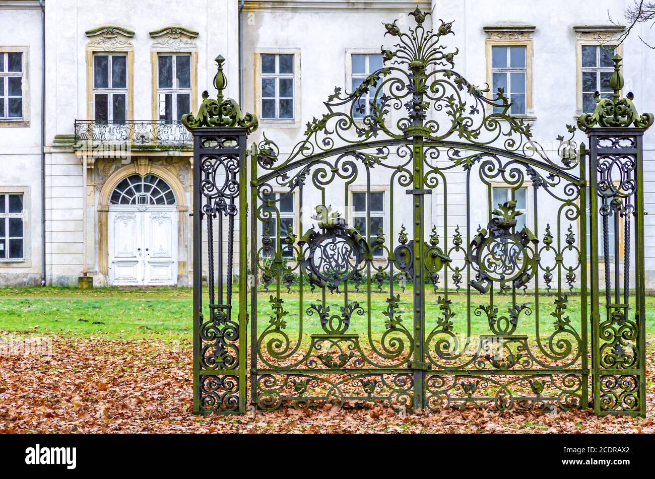 Manor house gate hi-res stock photography and images - Alamy