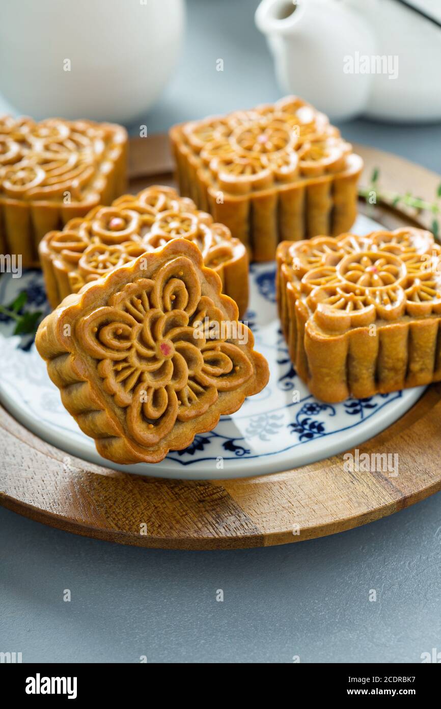 Festival table setting restaurant hi-res stock photography and images ...