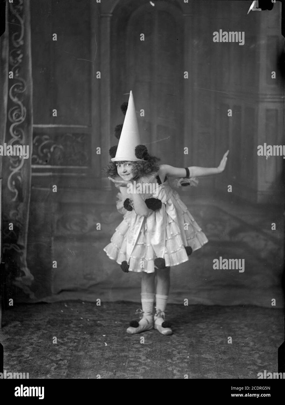 Pierrot vintage hi-res stock photography and images - Alamy