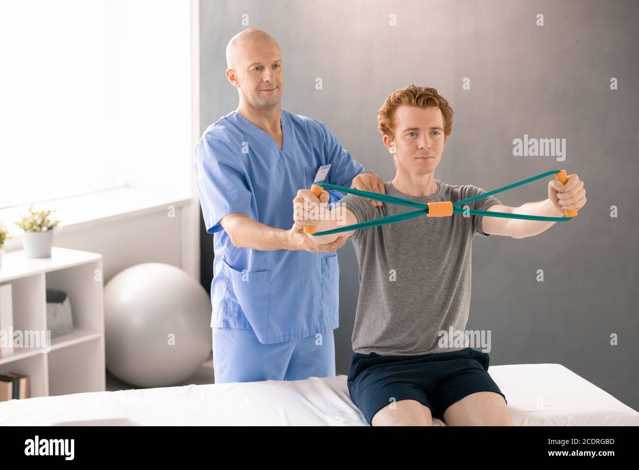 Two men in therapy couch hi-res stock photography and images - Alamy