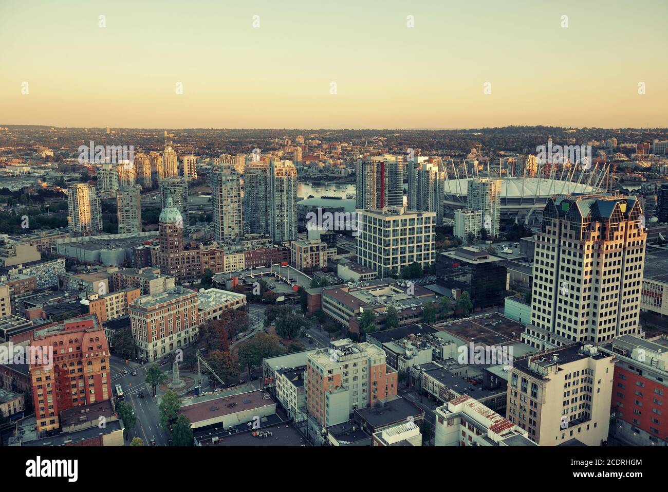 Vancouver rooftop view with urban architectures at sunset Stock Photo ...