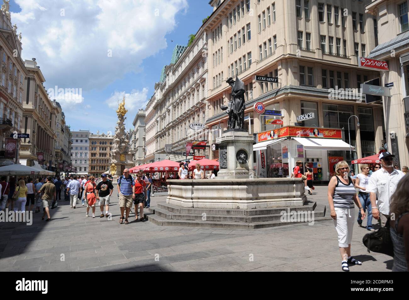 Historical singer shopping hi-res stock photography and images - Alamy