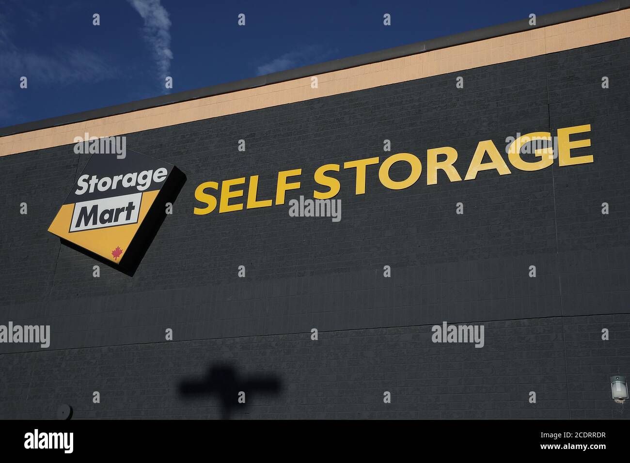 Storage mart shop front hi-res stock photography and images - Alamy