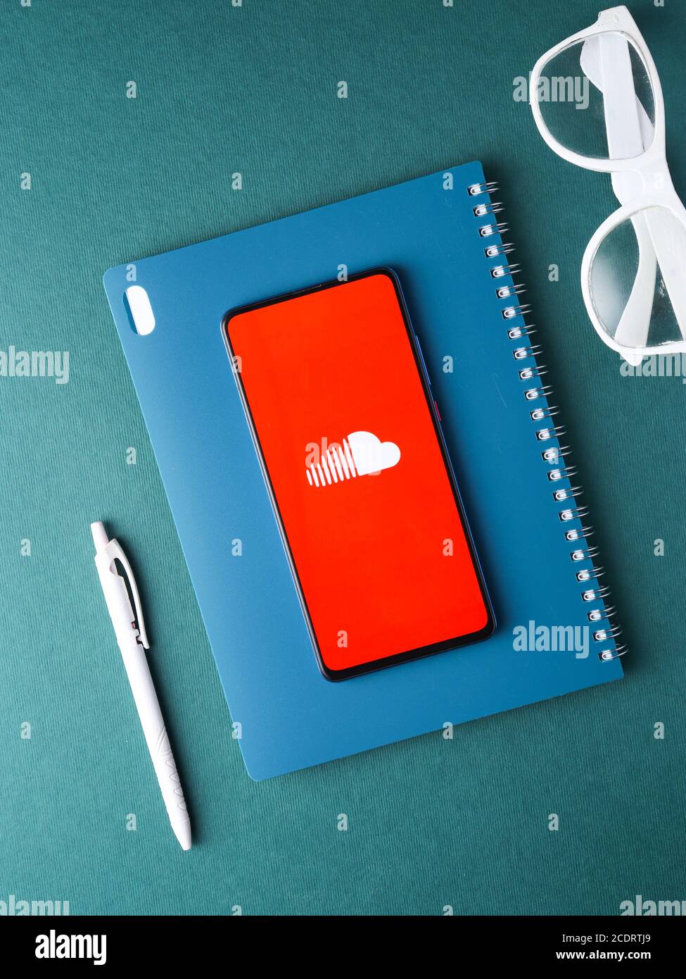 Sound cloud logo hi-res stock photography and images - Alamy