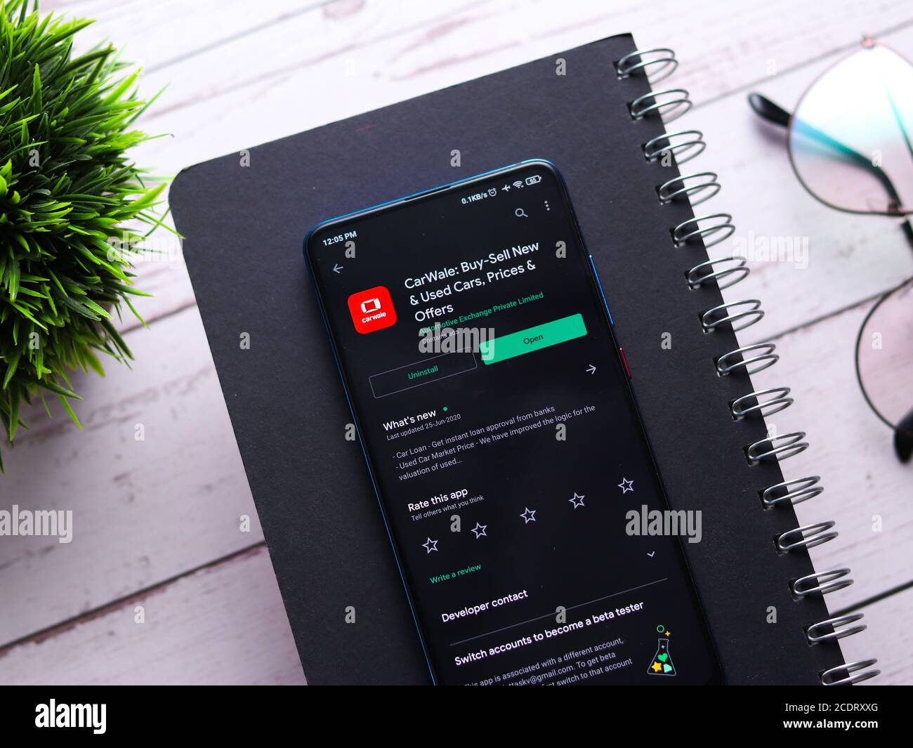 Carwale hi-res stock photography and images - Alamy