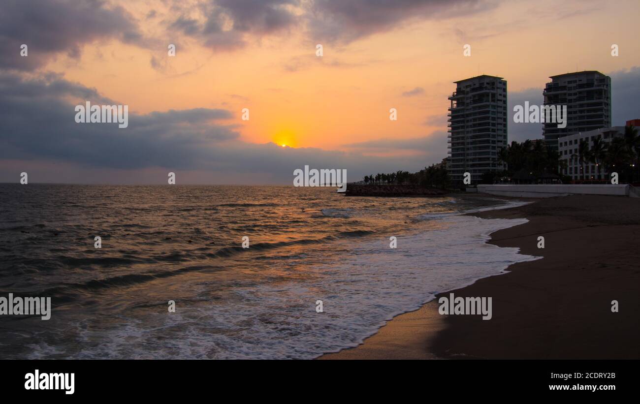 Sunset in Acapulco beaches in Mexico Stock Photo - Alamy
