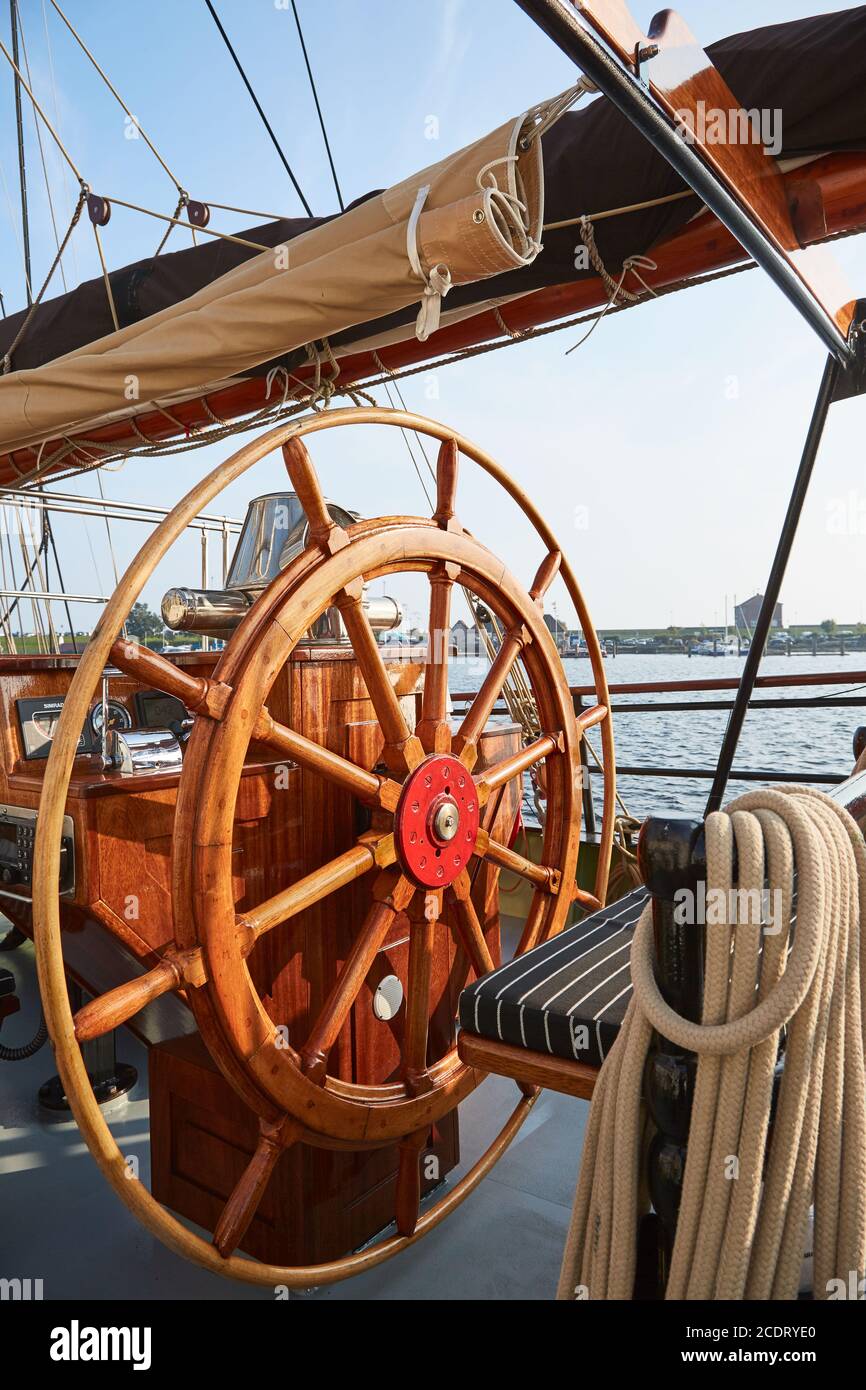 Sailing ship wheel hi-res stock photography and images - Alamy
