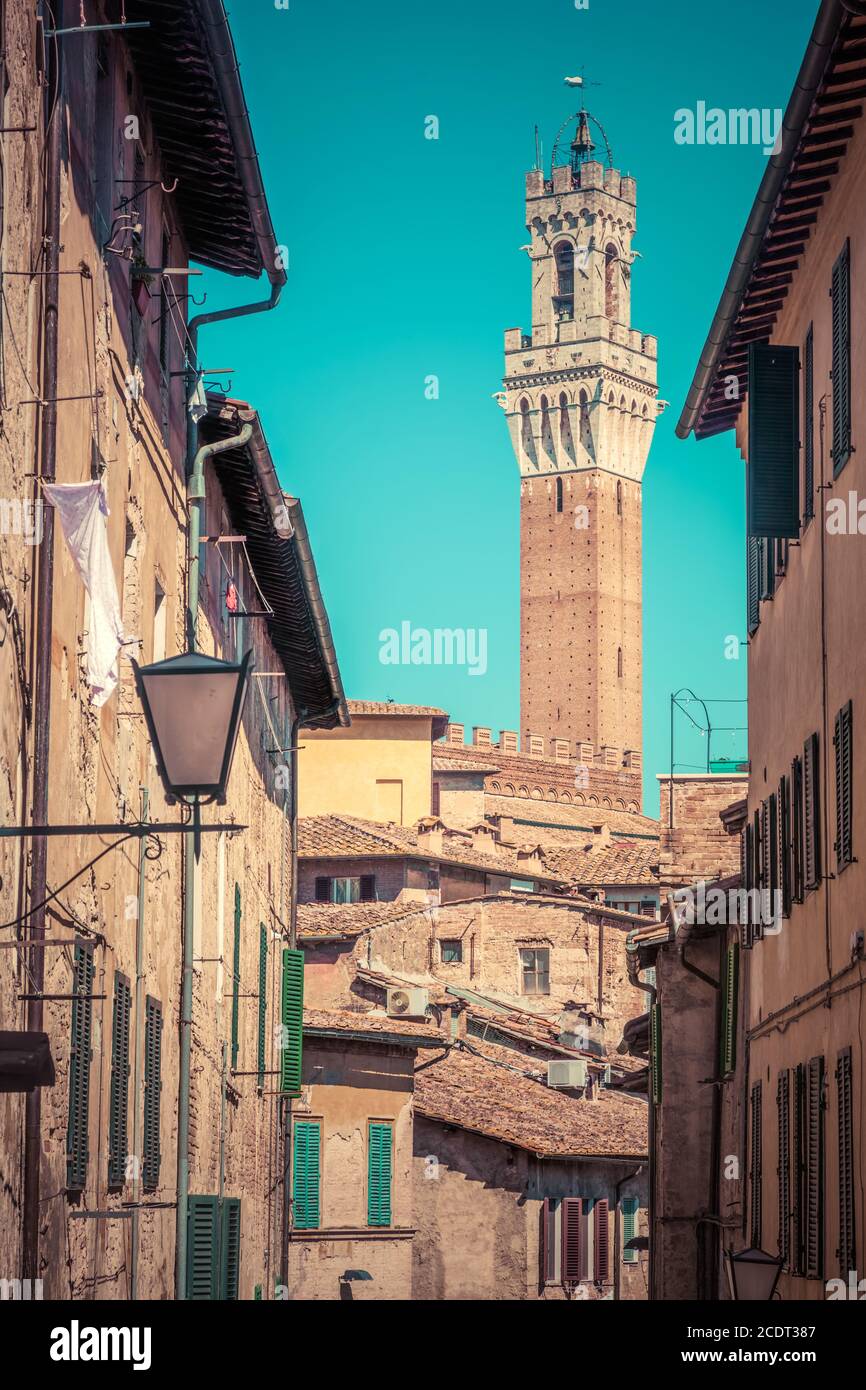 Medieval italian tower hi-res stock photography and images - Alamy
