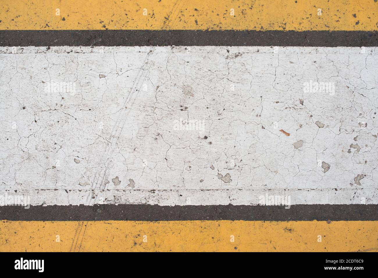 Asphalt road texture yellow stripe hi-res stock photography and images ...