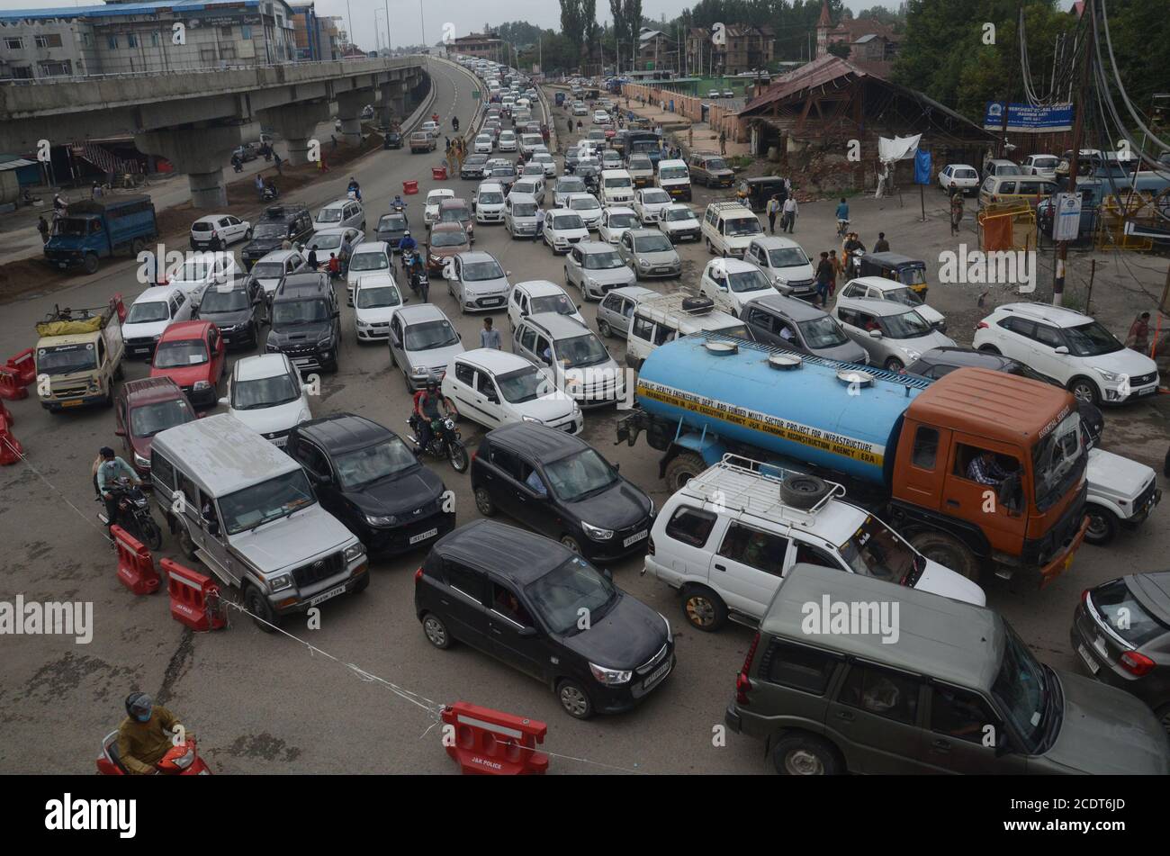 Strict restrictions in many areas of Srinagar to stop the 8th muharram ...