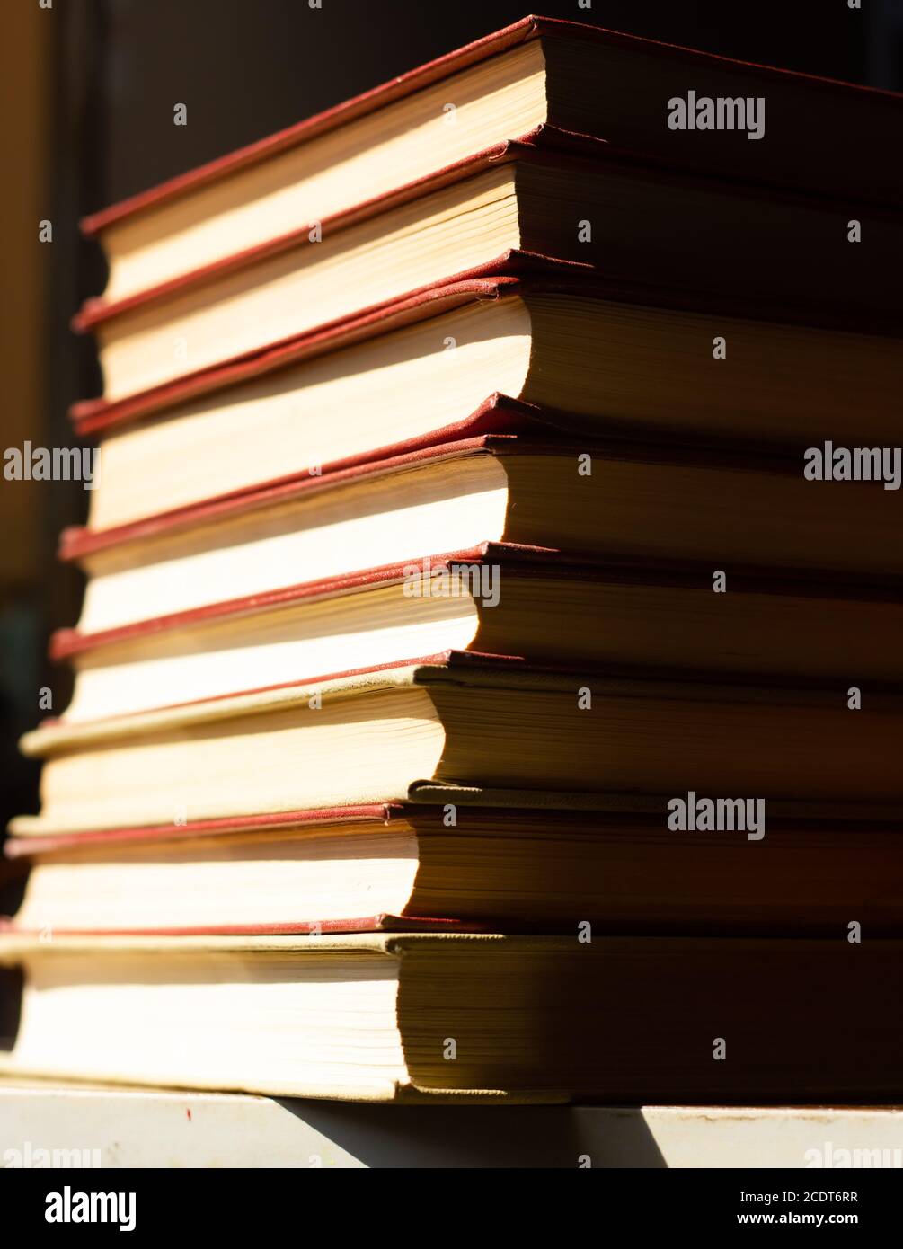 Pile table magazine hi-res stock photography and images - Alamy