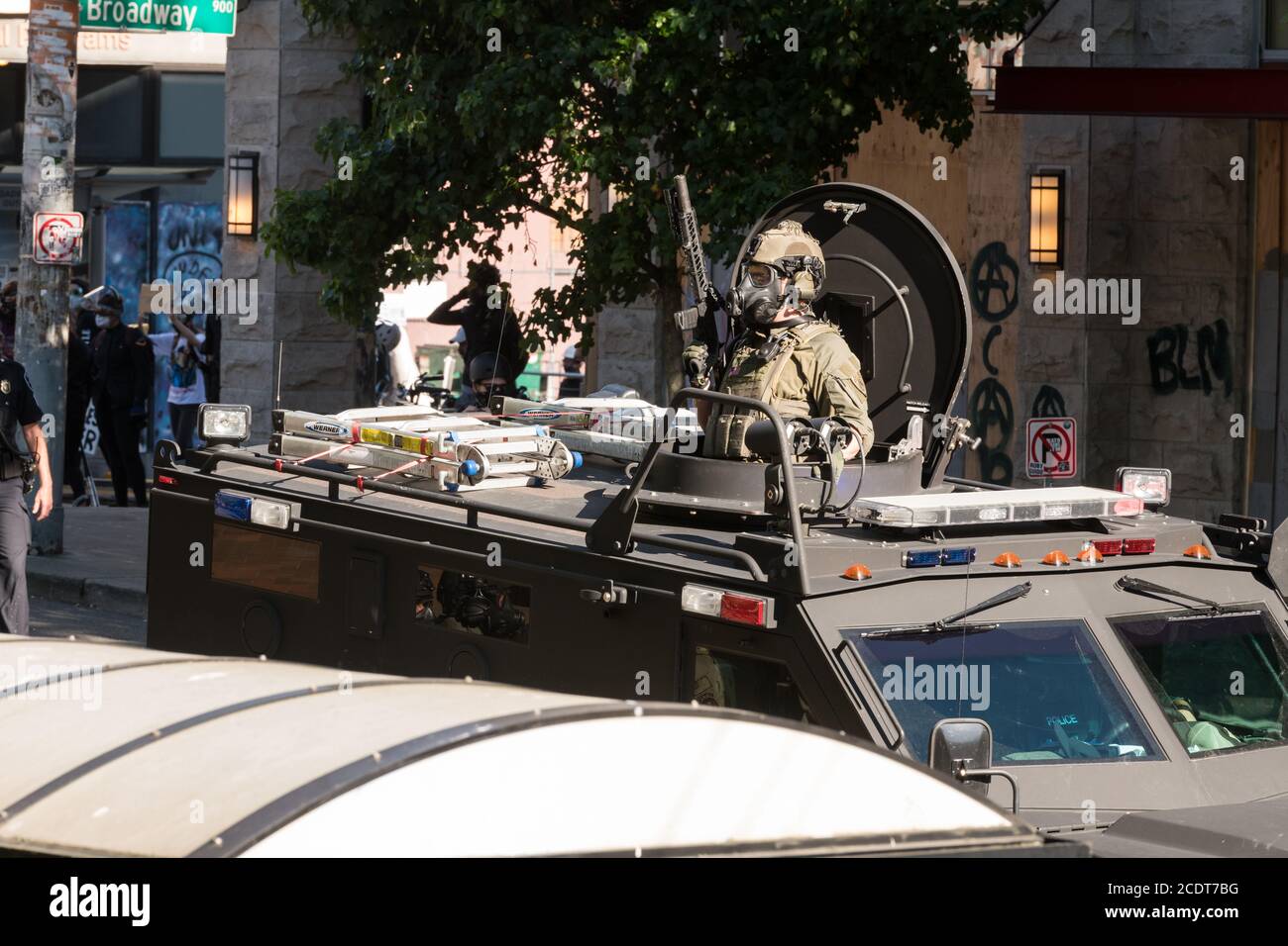 USA July 25th, 2020: Late in the day heavily armed police on Capitol ...