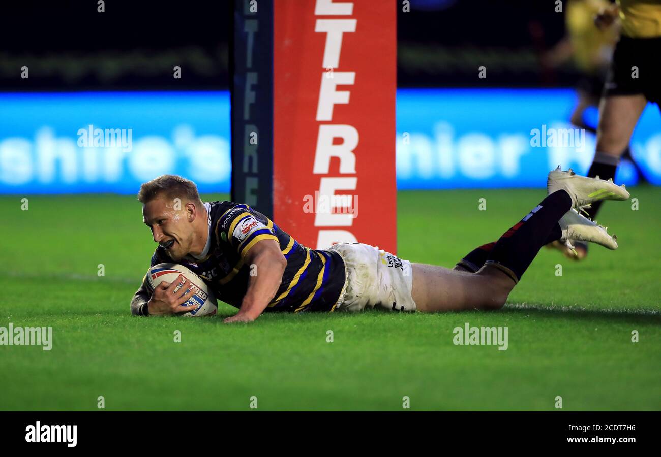 Leeds rhinos mikolaj oledzki scores hi-res stock photography and images ...