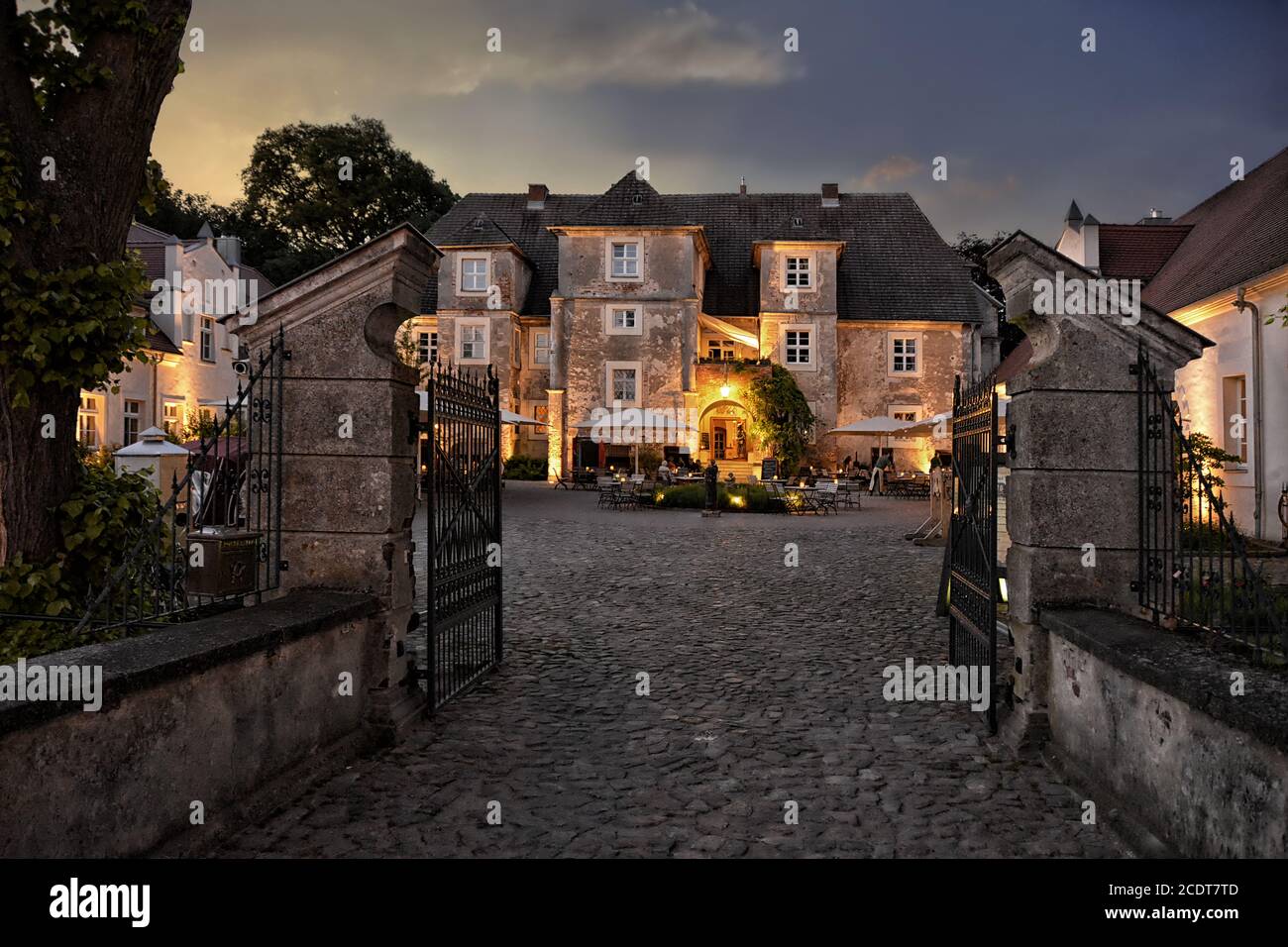 Moated castle of mellenthin hi-res stock photography and images - Alamy