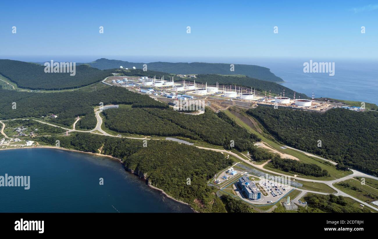 Modern commercial port hi-res stock photography and images - Alamy