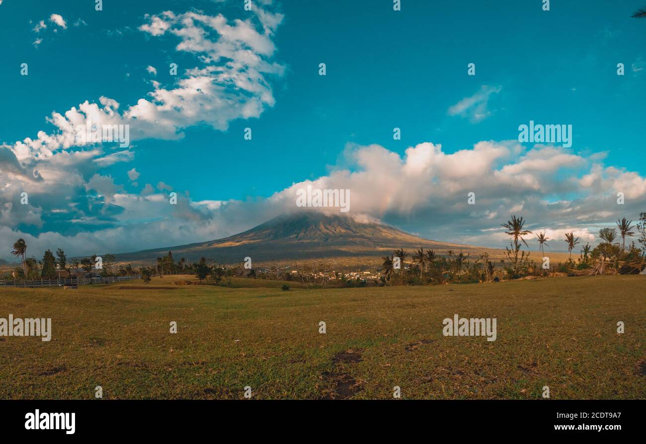 Quituinan Hills view point overlooking Mayon Volcano Stock Photo - Alamy
