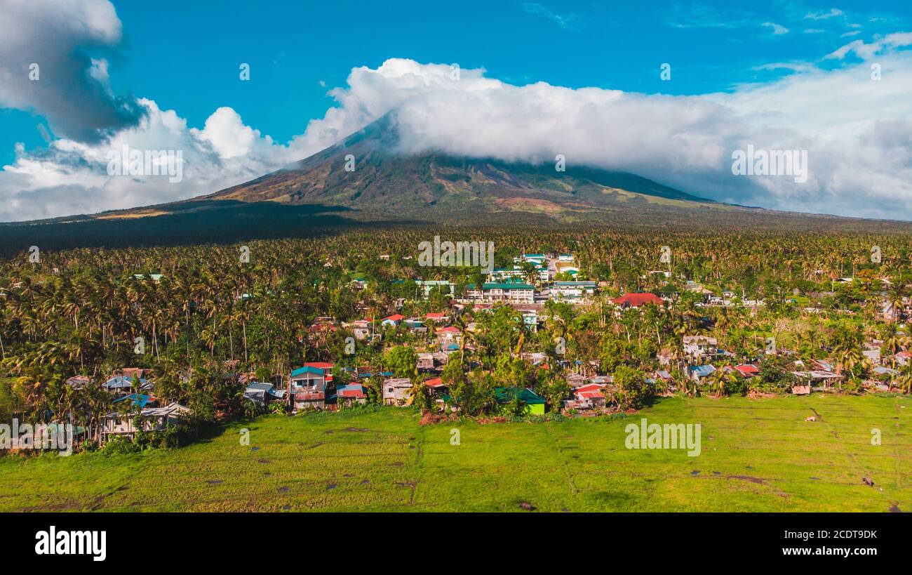 Mayon Volcano perfect cone Stock Photo - Alamy