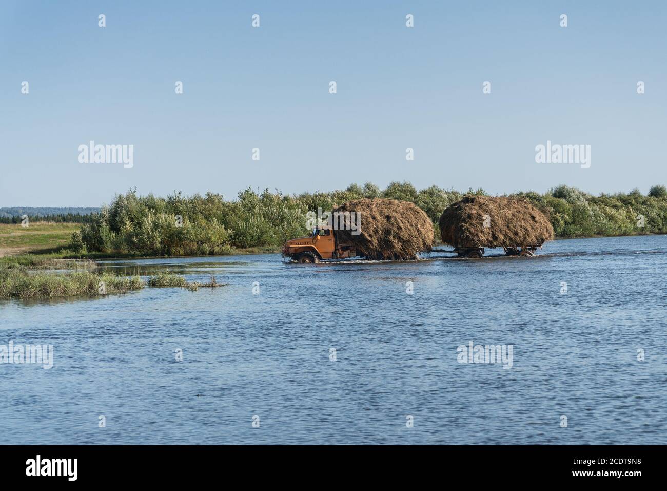Straw truck hi-res stock photography and images - Alamy