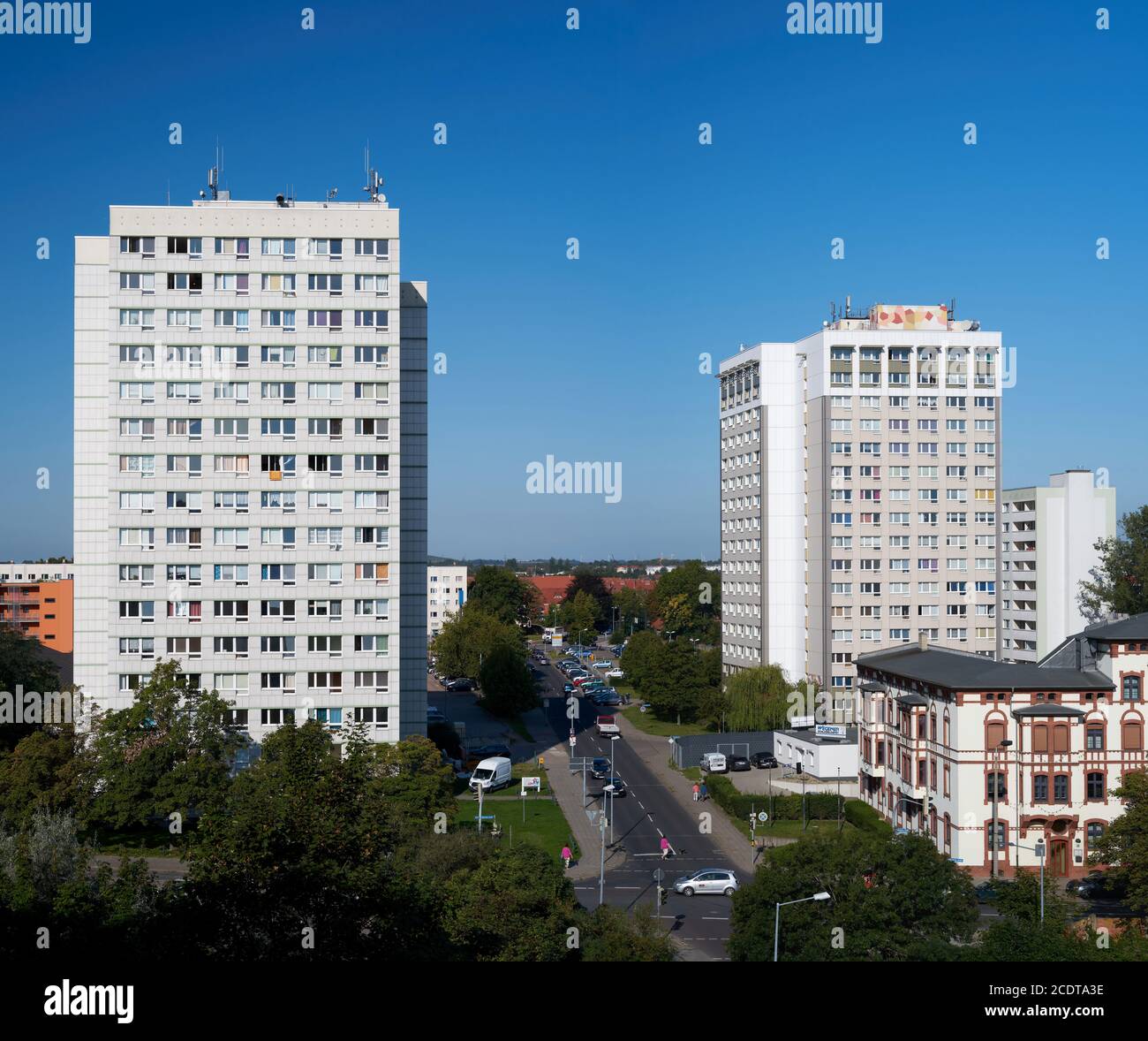 City residential buildings hi-res stock photography and images - Alamy
